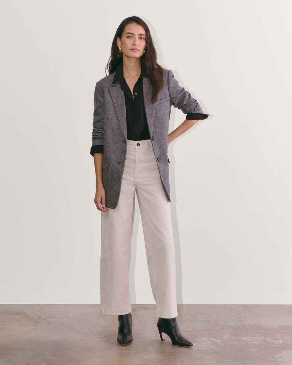 The Must-Have Shirt in Butterlite | Black – Everlane