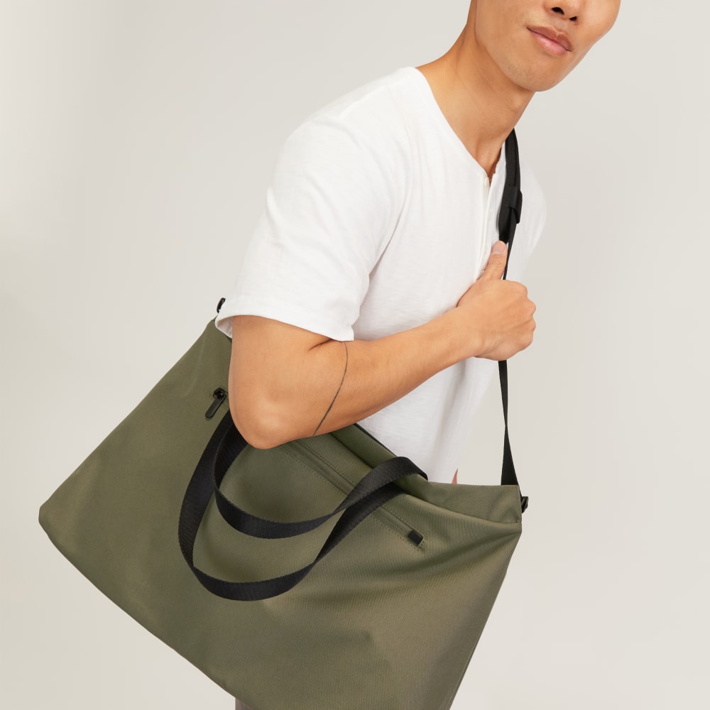 The ReNew Transit Weekender | Kalamata – Everlane