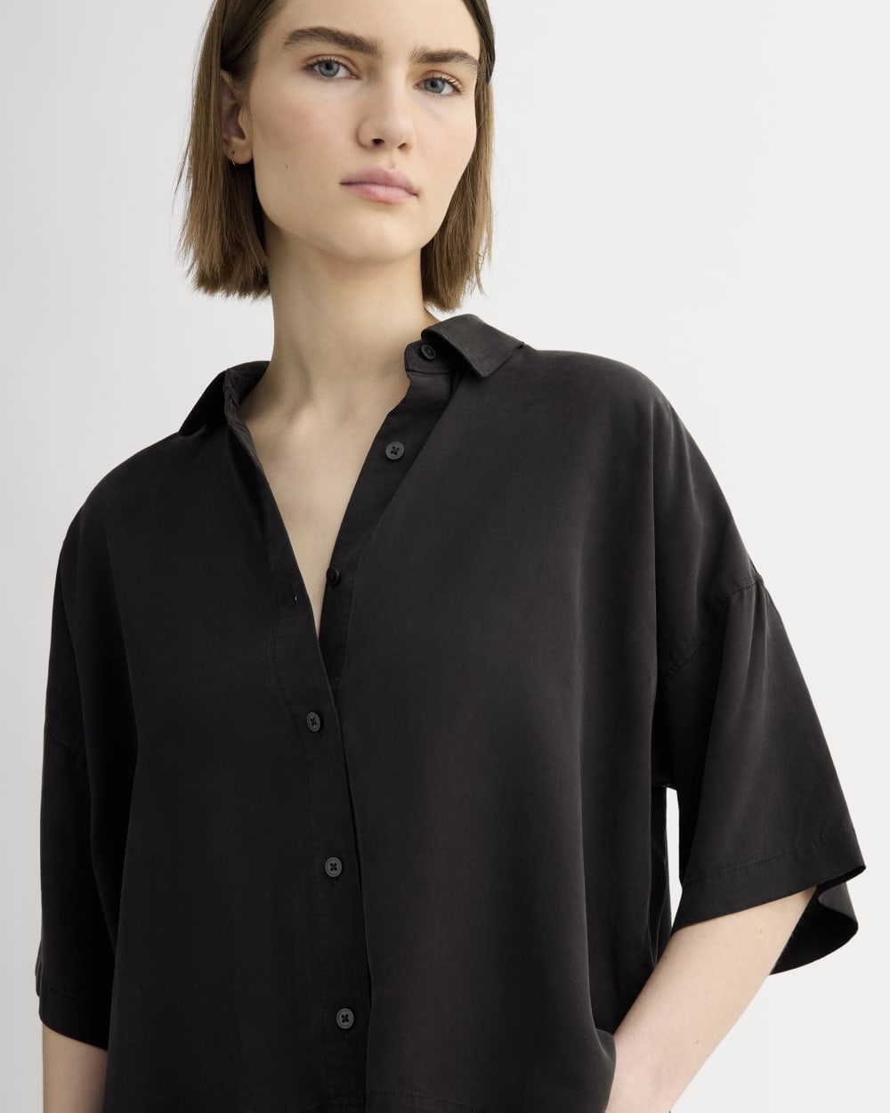 The Short-Sleeve Square Shirt in Butterlite | Black – Everlane
