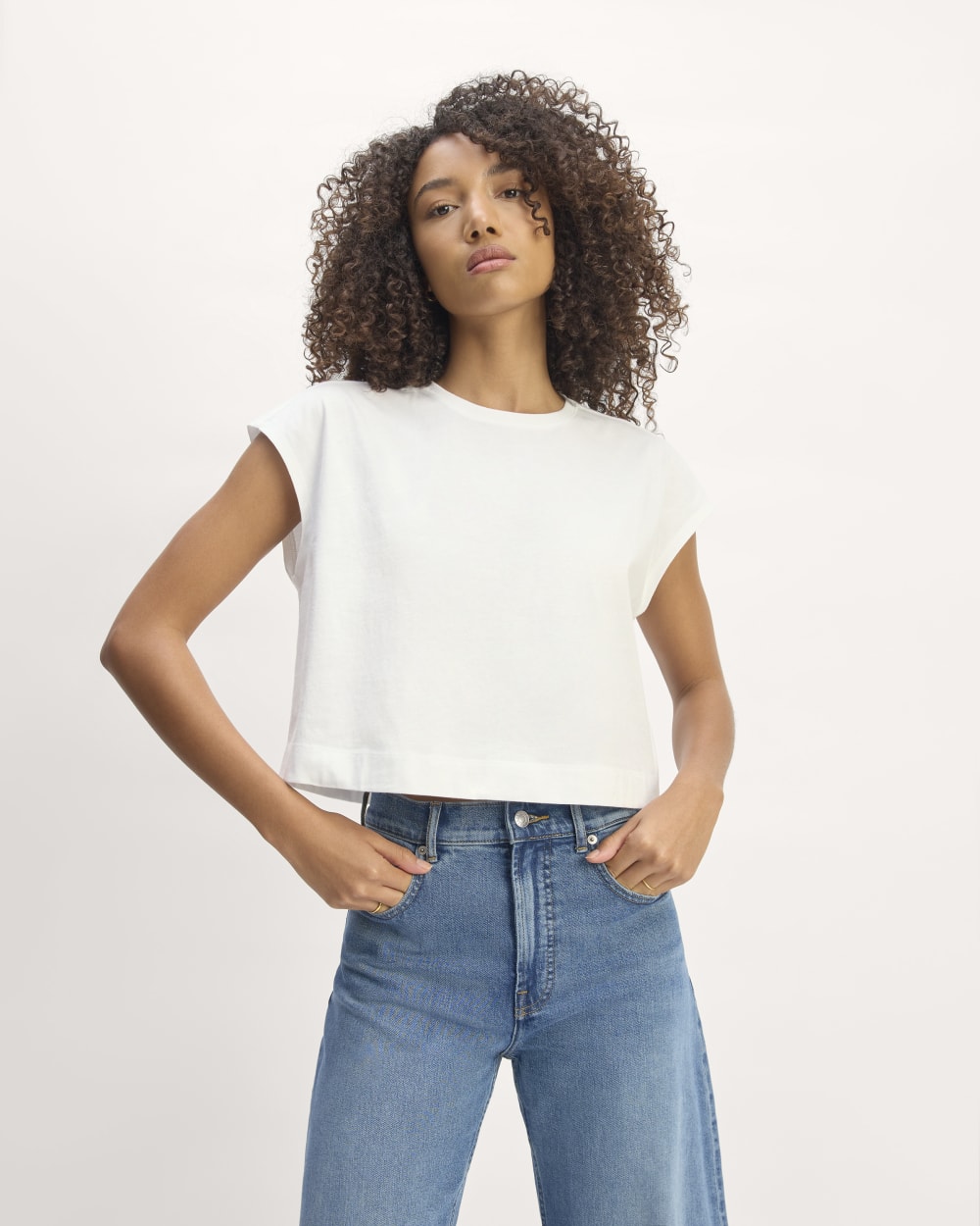 The Muscle Cropped Tee in Essential Cotton | White – Everlane