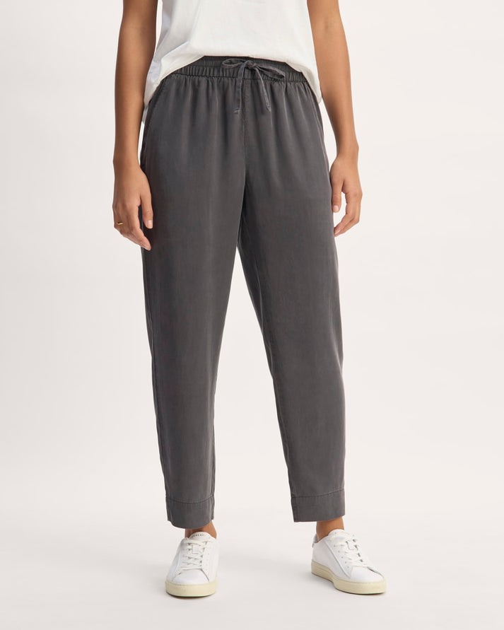 The Tapered Pant in Butterlite | Graphite – Everlane