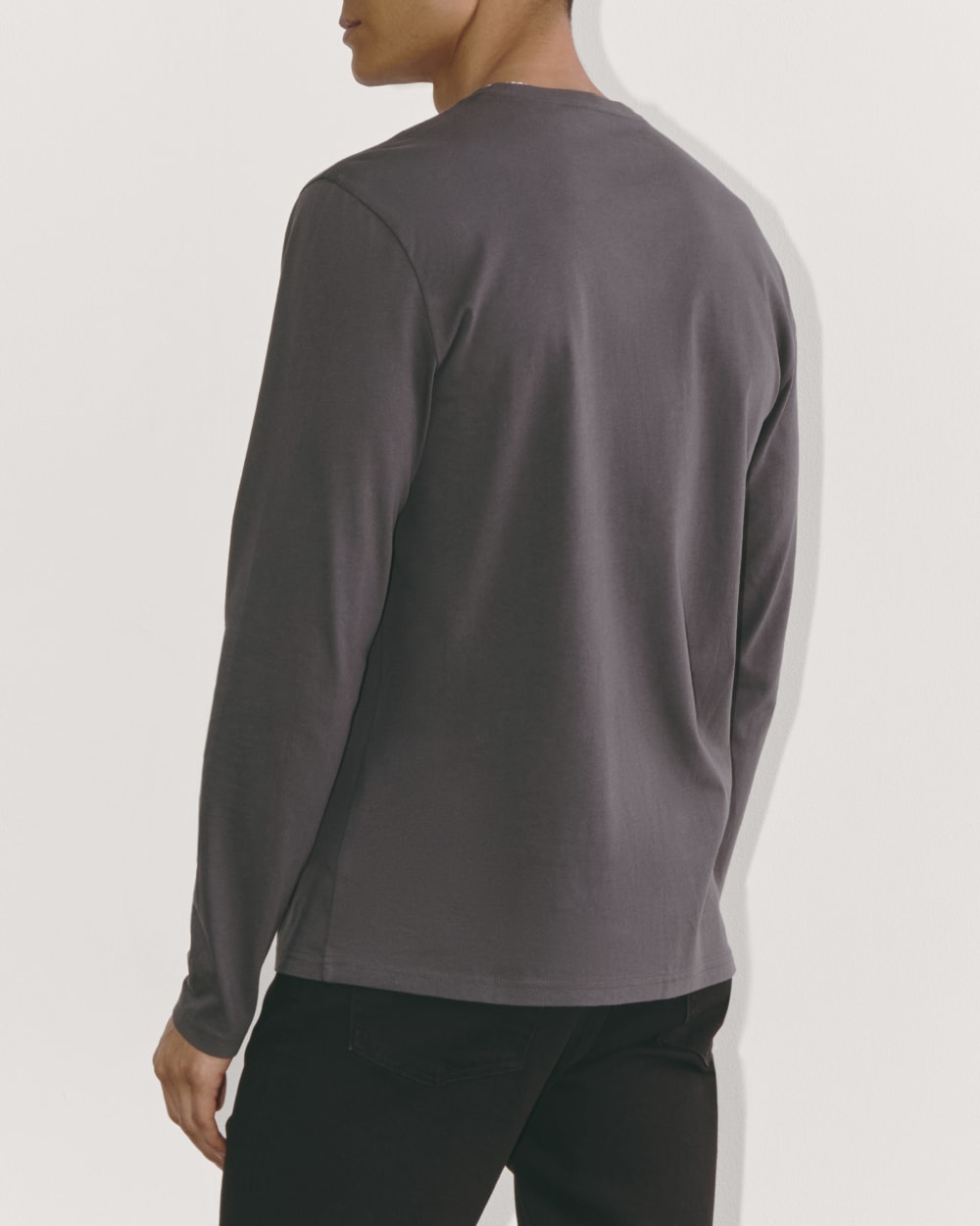 The Essential Organic Long-Sleeve Tee | Graphite – Everlane