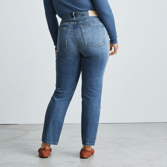The '90s Cheeky Hourglass Jean | Vintage Mid Blue | 26.5" Inseam – Everlane