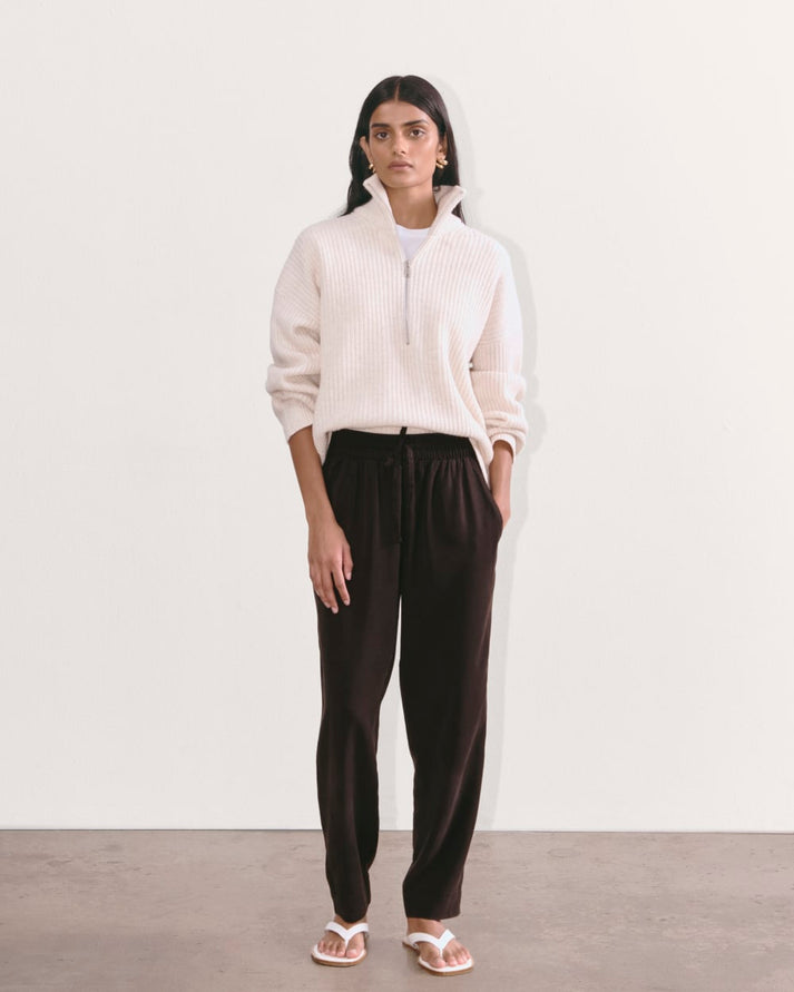 The Tapered Pant in Butterlite | Black – Everlane